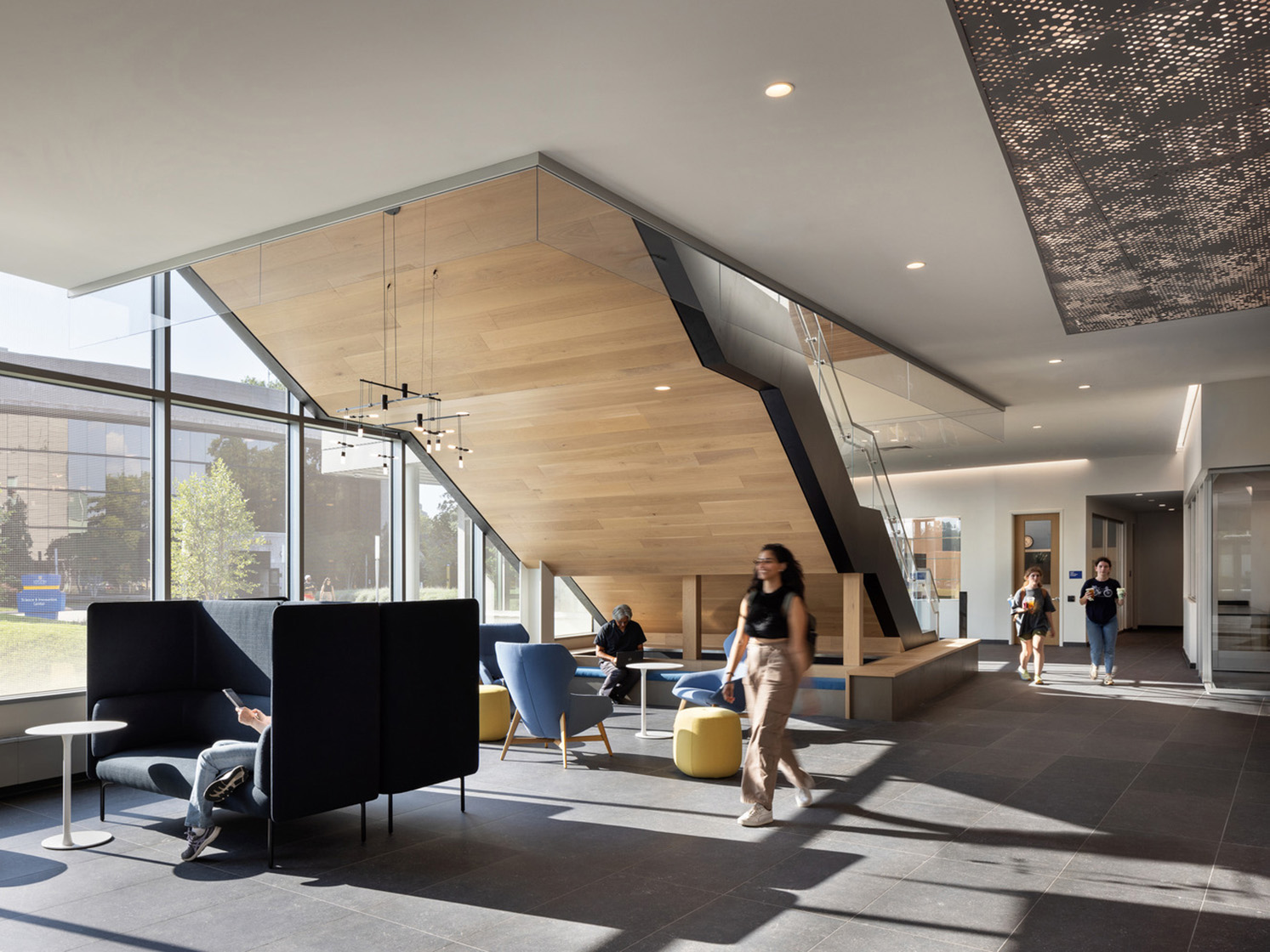 Hofstra University Science and Innovation Center - HLW